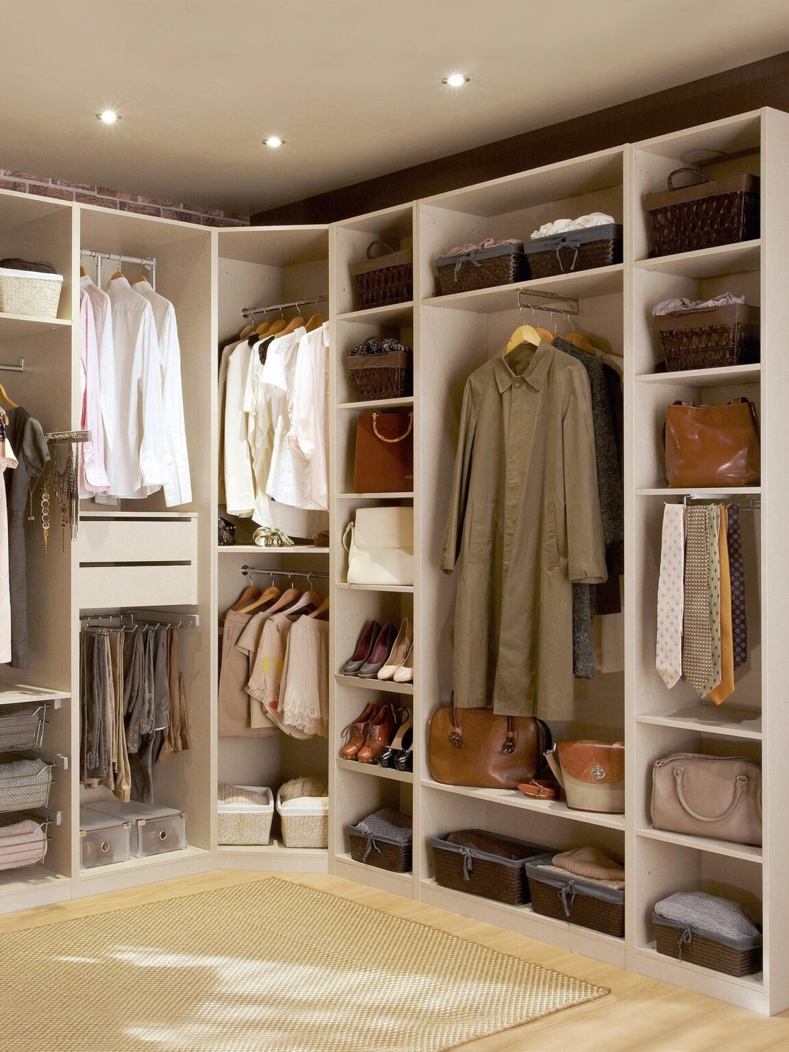 ¿Dónde se Guarda la Ropa? Nombres y Secretos de Organización | KONE
